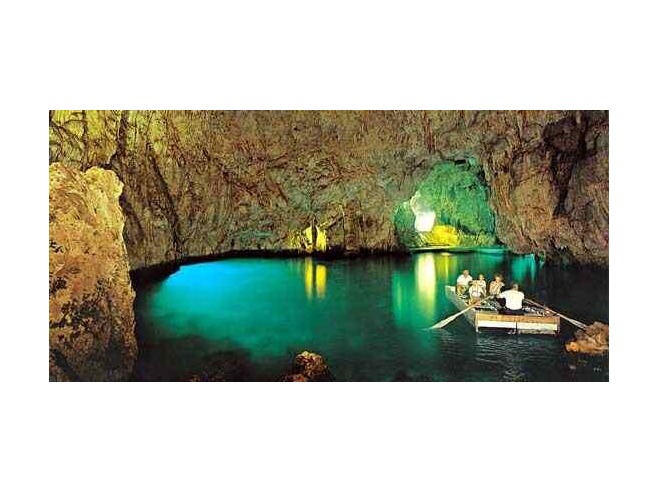amalfi coast amenities » Emerald Grotto